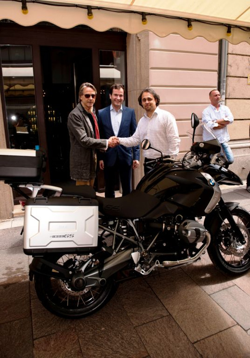 Jeremy Irons Using a BMW R1200 GS Triple Black | jeremyirons.net